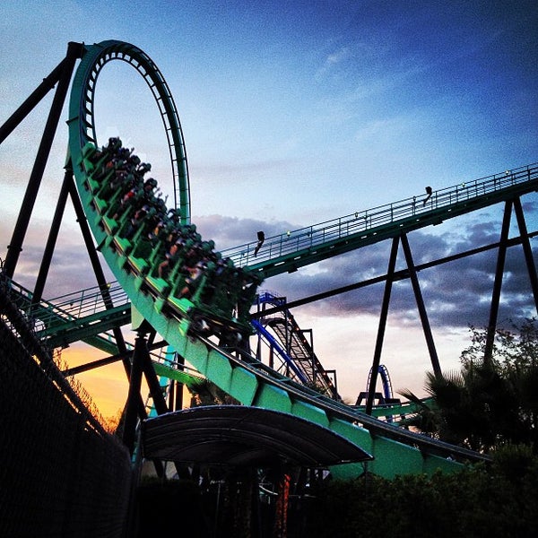 Six Flags Magic Mountain - Valencia - 424 tips from 37610 visitors