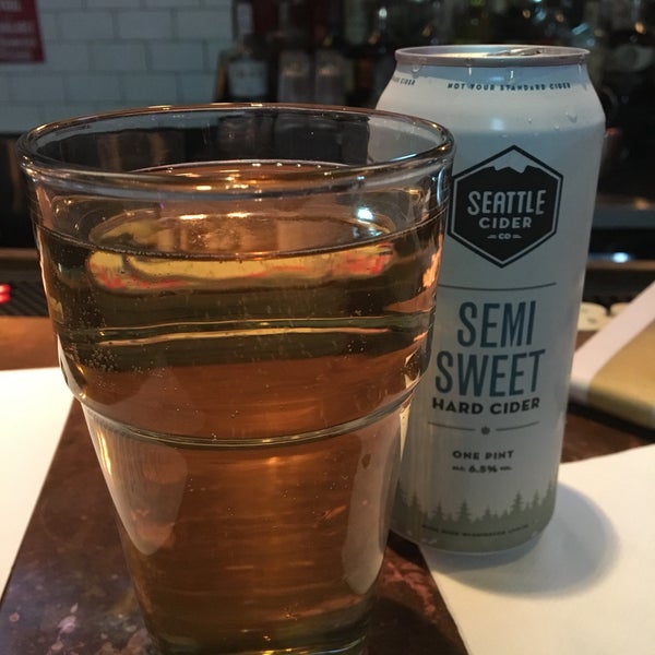 Jackson Tavern - Bar in The Loop