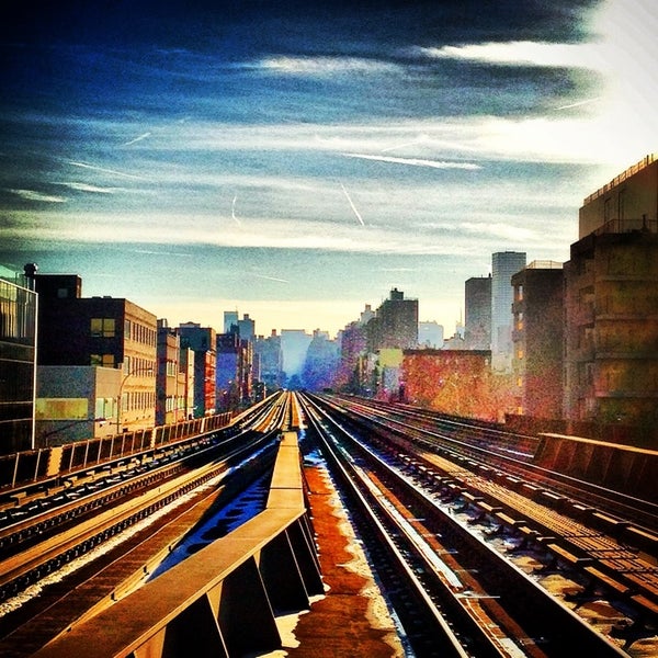 metro-north-harlem-125th-street-station-train-station-in-new-york