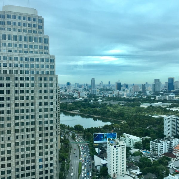 Interchange 21 (อินเตอร์เชนจ์ 21) - Building in วัฒนา