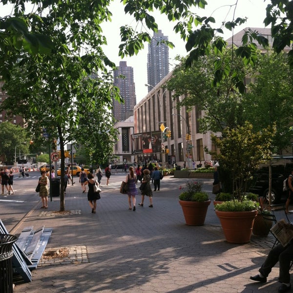 Lincoln Square - Lincoln Square - 1 Columbus Pl