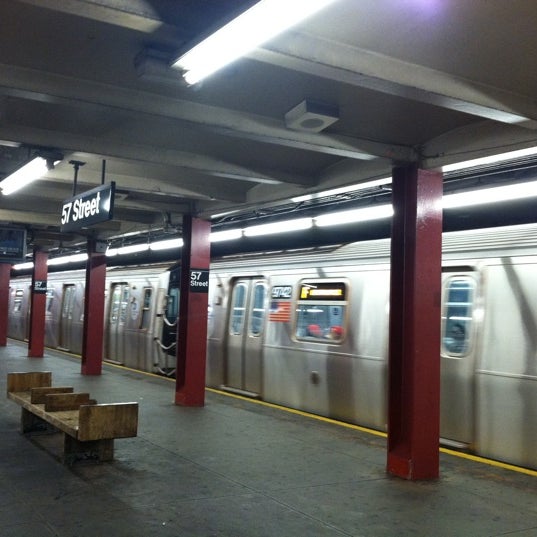 MTA Subway - 57th St (F) - Metro Station in New York