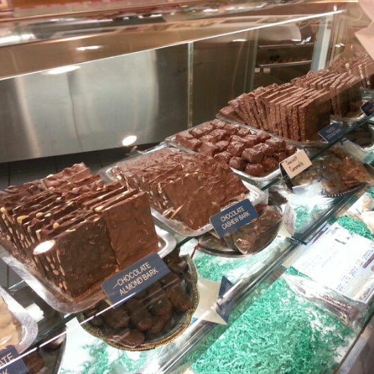 The Fudge Pot - Old Town - 1532 N Wells St