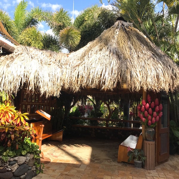 Mama Fish House Beach - paia