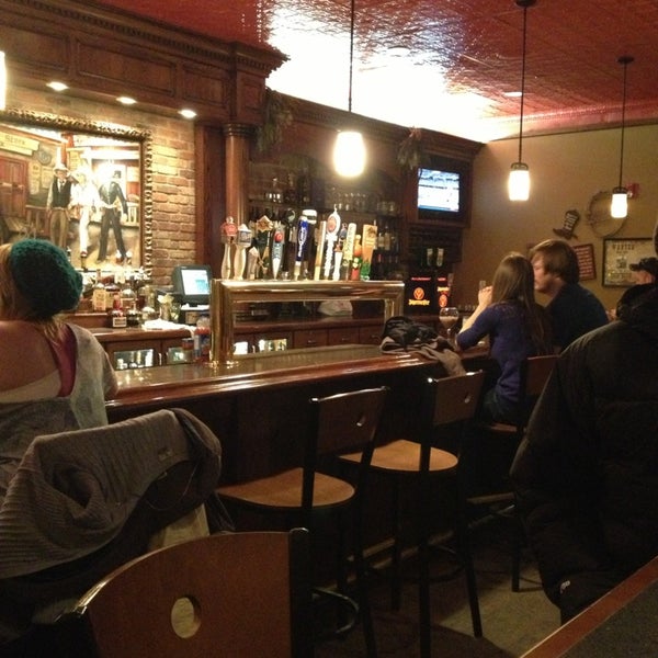 Outlaws Bar & Grill - Watford City, ND