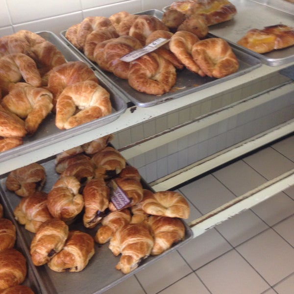 Croissant Alfredo - Bakery in Americana