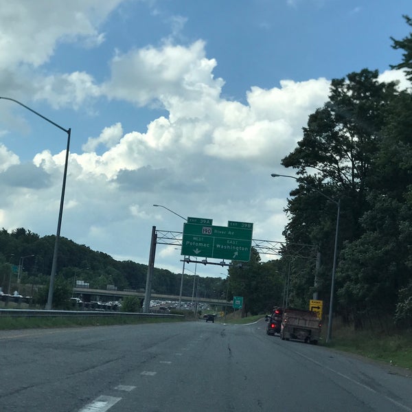 Exit 39 - MD 190 (River Road) / Potomac, Washington - Intersection