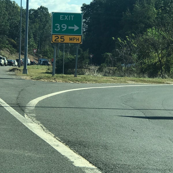 Exit 39 - MD 190 (River Road) / Potomac, Washington - Intersection
