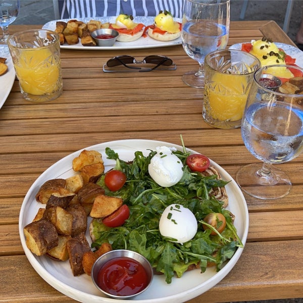 Maple Leaf Grille - Banff, AB