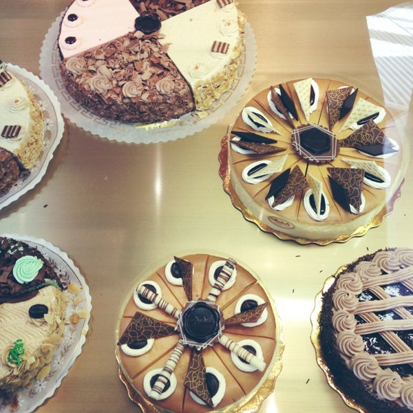 Andre's Confiserie Suisse - Bakery in South Plaza