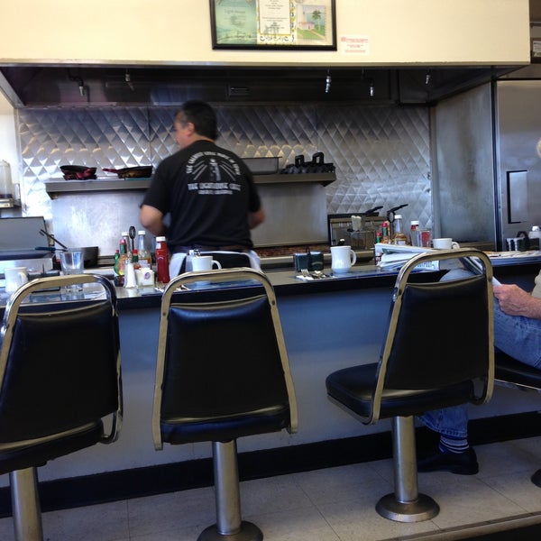 The Lighthouse Café - 1311 Bridgeway