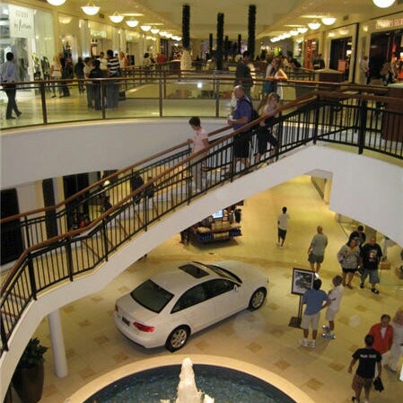 Zara - Clothing Store in Wien