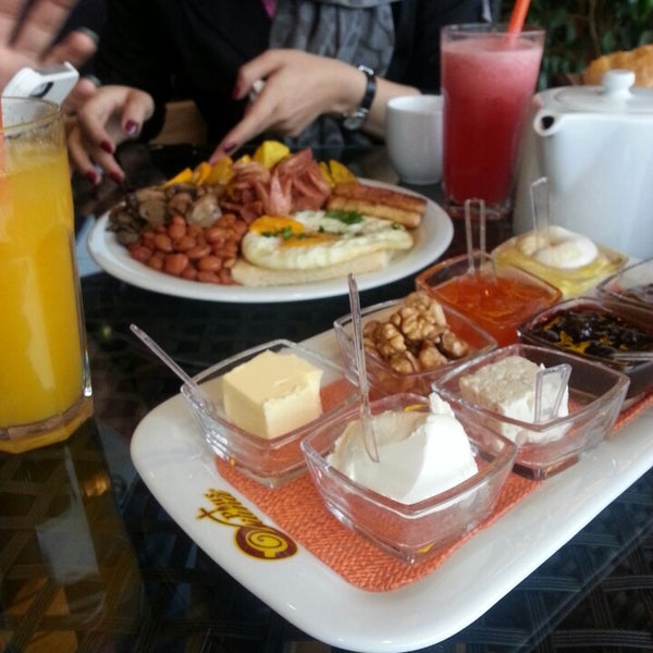 Viuna Plus Café | كافه ويونا پلاس - منطقه ۳ - 264 tips