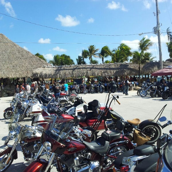 Gilbert's Tiki Bar - Bar