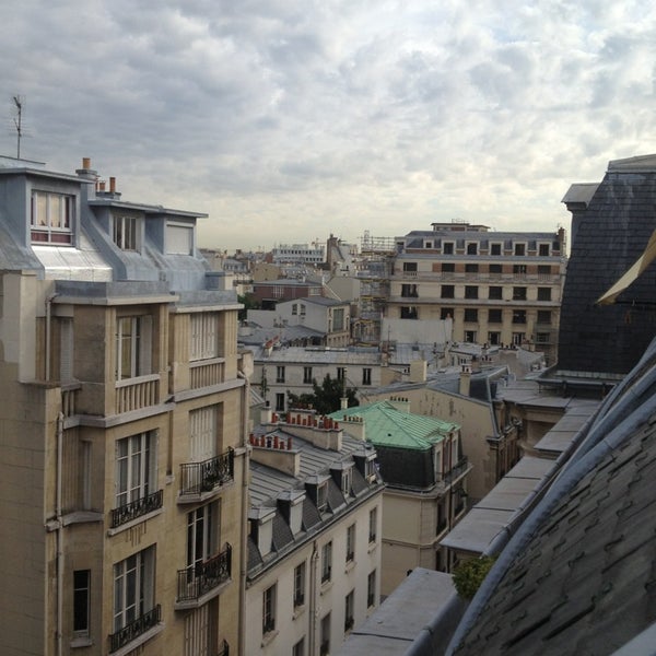Rue Chazelles - Road in Paris