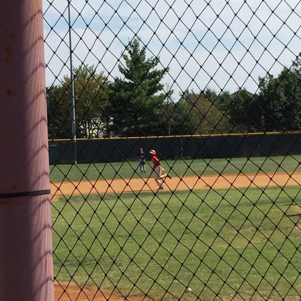 Broad Run High School - High School in Ashburn