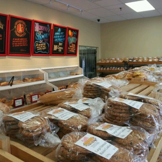 Lynn's Bakery & Deli - Bakery in London