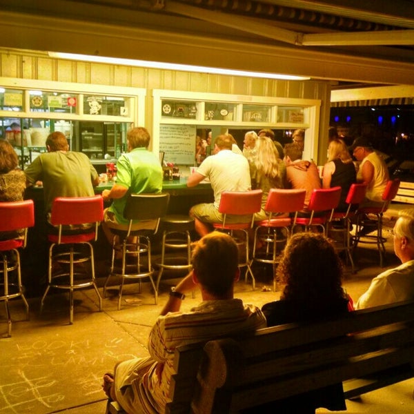 Smitty's Clam Bar - 910 Bay Ave