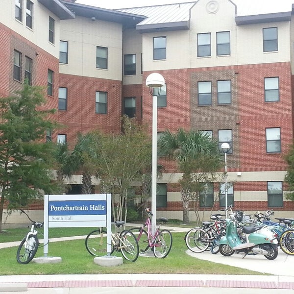 UNO - Pontchartrain Hall Dorms - Gentilly - University of New Orleans