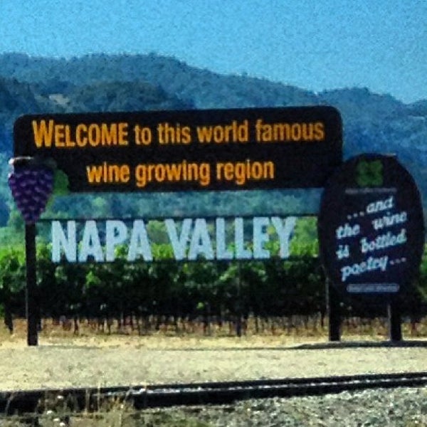 "Welcome to Napa Valley" Sign - Monument / Landmark