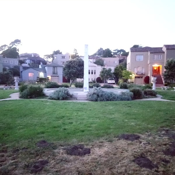 Ingleside Terraces Sundial - Ingleside Terraces - 4 tips from 222 visitors