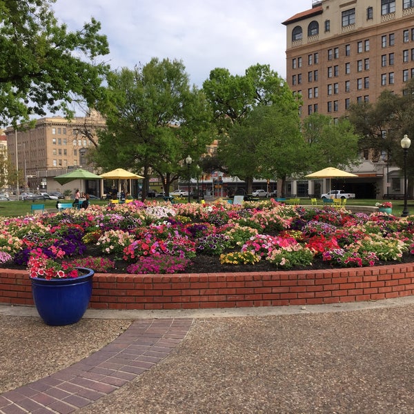 Travis City Park - Downtown San Antonio - 9 tips