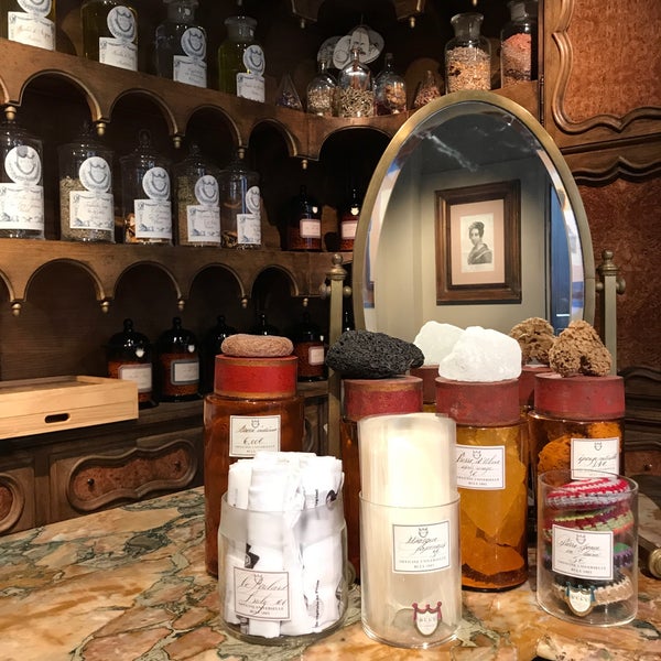 Buly 1803 - Cosmetics Shop in Paris