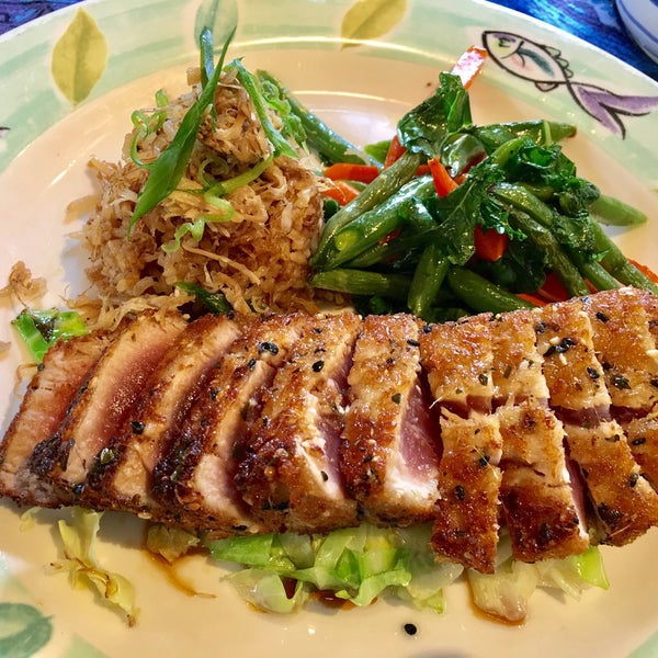 Mama Fish House Beach - paia