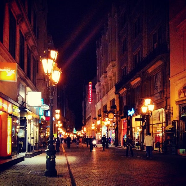 Váci utca - Pedestrian Plaza in Váci utca