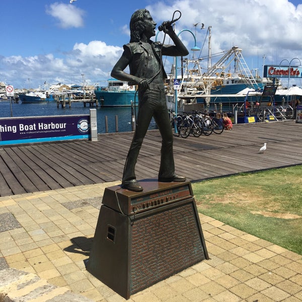 Bon Scott Statue - 46 visitors