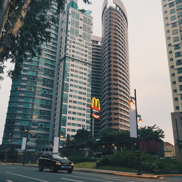 BGC Bus (Net One Bus Stop) - Bus Station in Fort Bonifacio