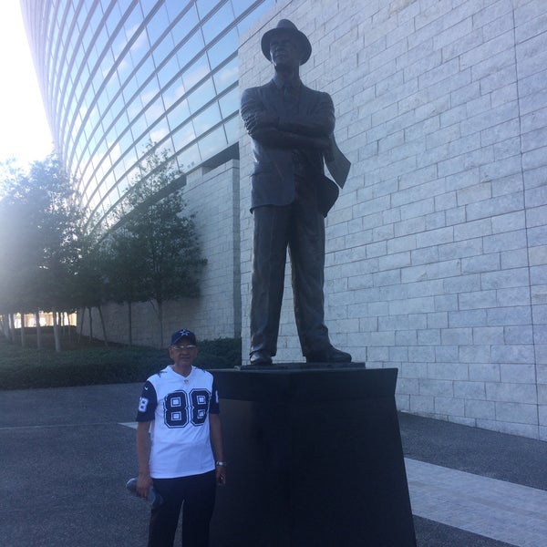 Tom Landry Statue - Sculpture Garden
