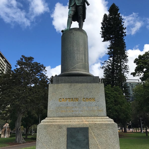Captain Cook statue - Monument / Landmark in Hyde Park