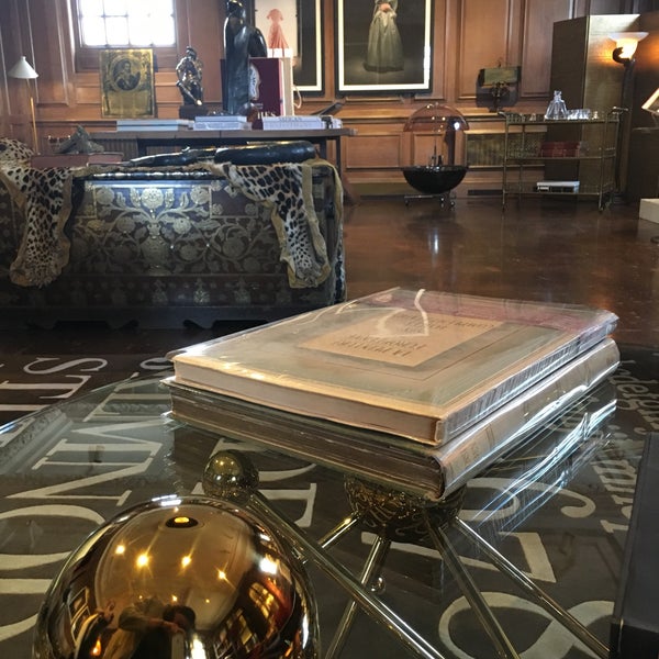 Maison Assouline - Bookstore in Piccadilly