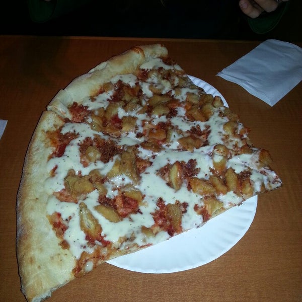 Goomba's Pizza - 720 Main St