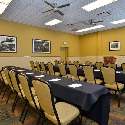 Best Western Plus Crossroads Inn & Conference Center - 5542 E US Highway 34