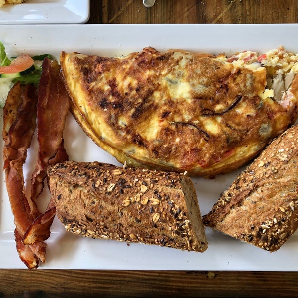 Between 2 Buns - Sandwich Place