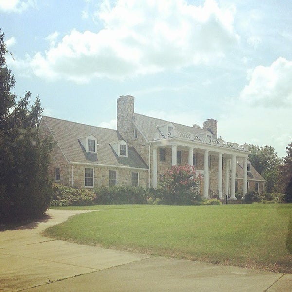 Stoneybrooke Park & Stone mansion - 3900 Stoneybrooke Dr