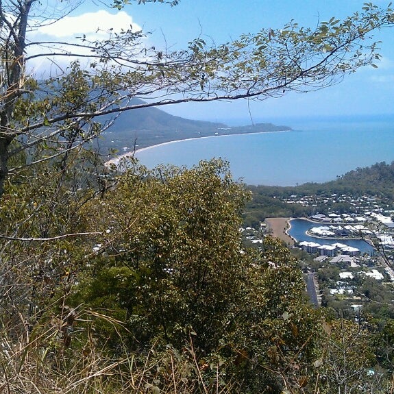 Earl Hill Summit - trinity beach, QLD