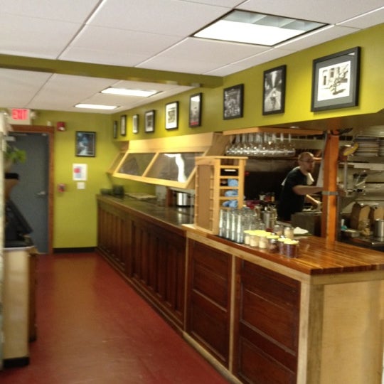 Brick Road Pizza Co. - Pizza Place in East Hills