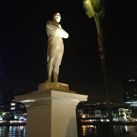 Sir Stamford Raffles Statue (Raffles' Landing Site) - Downtown Core - Parliament Lane