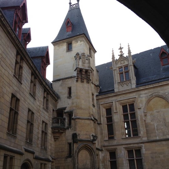 Bibliothèque Forney - College Library in Hôtel-de-Ville