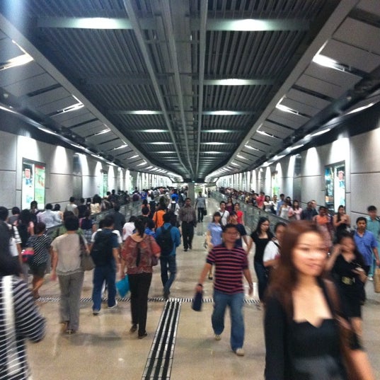 Serangoon MRT Interchange (NE12/CC13) - Metro Station in Singapore