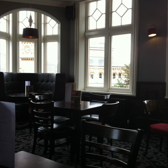 The London & County (Wetherspoon) - Terminus Rd.