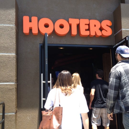Hooters of Thousand Oaks (Now Closed) - 401 N Moorpark Rd