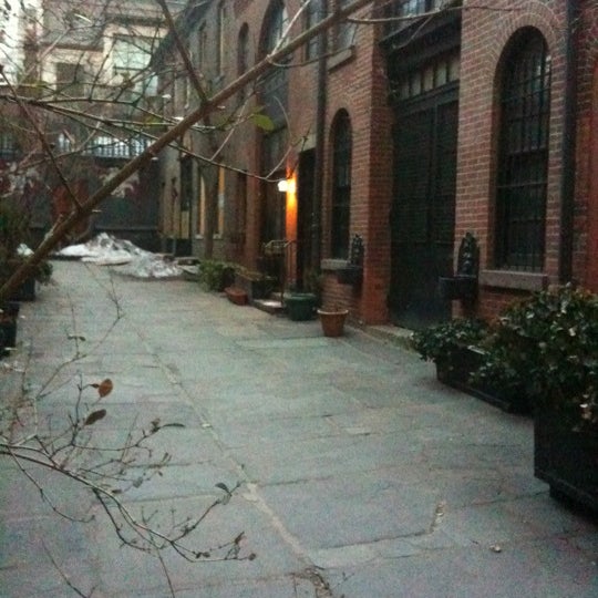 Sniffen Court - Other Great Outdoors in New York
