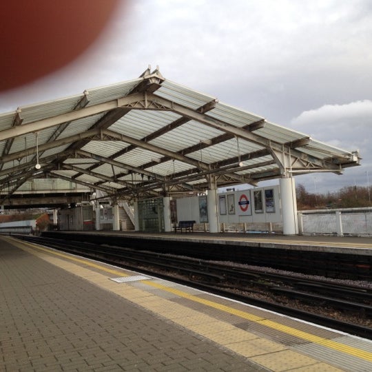 Hillingdon London Underground Station - Uxbridge North - 6 tips from ...