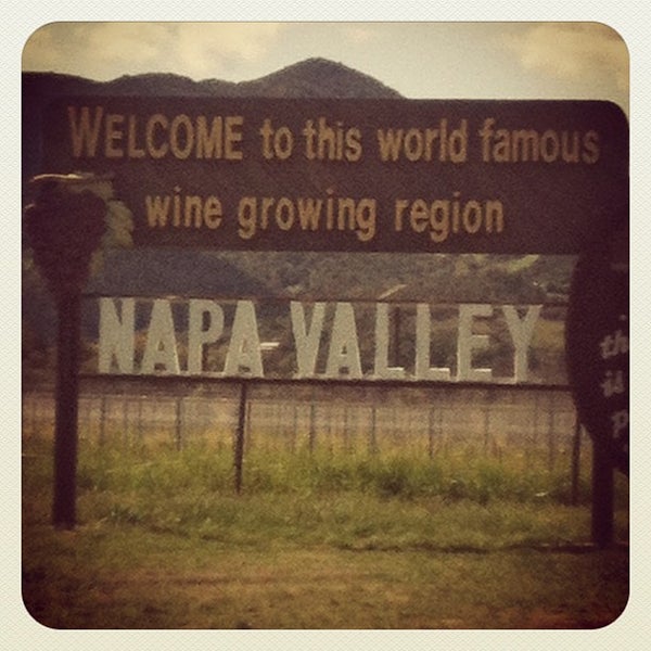 "Welcome to Napa Valley" Sign - Monument / Landmark