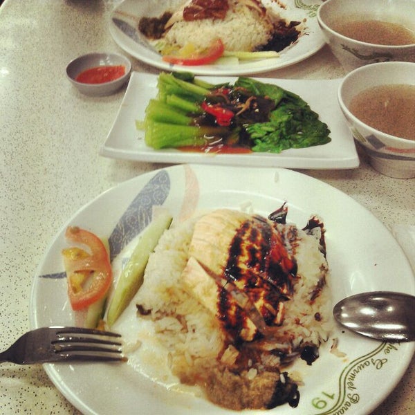 Tiong Bahru Hainanese Chicken Rice & Curry Rice