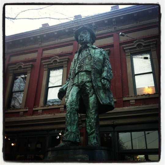 Gassy Jack Statue - Downtown Eastside - 5 tips